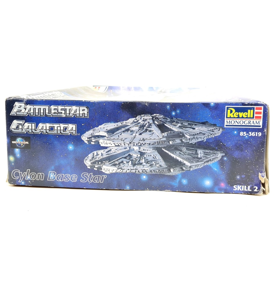 BATTLESTAR GALACTICA : Cylon base / Revell model